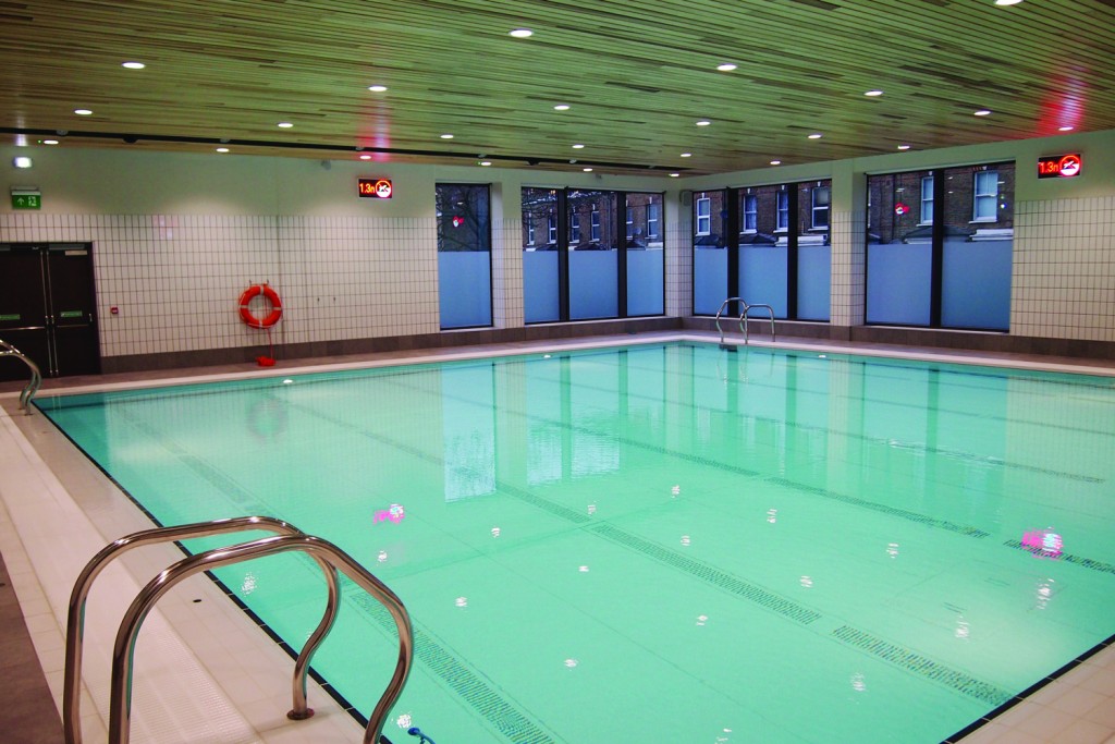 Castle 3 - Teaching pool 2 (002) - Elephant and Castle